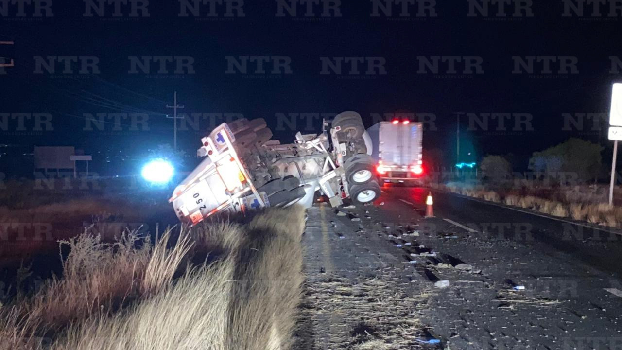 Vuelca semiremolque en carretera federal 45; el conductor resulta ileso ...