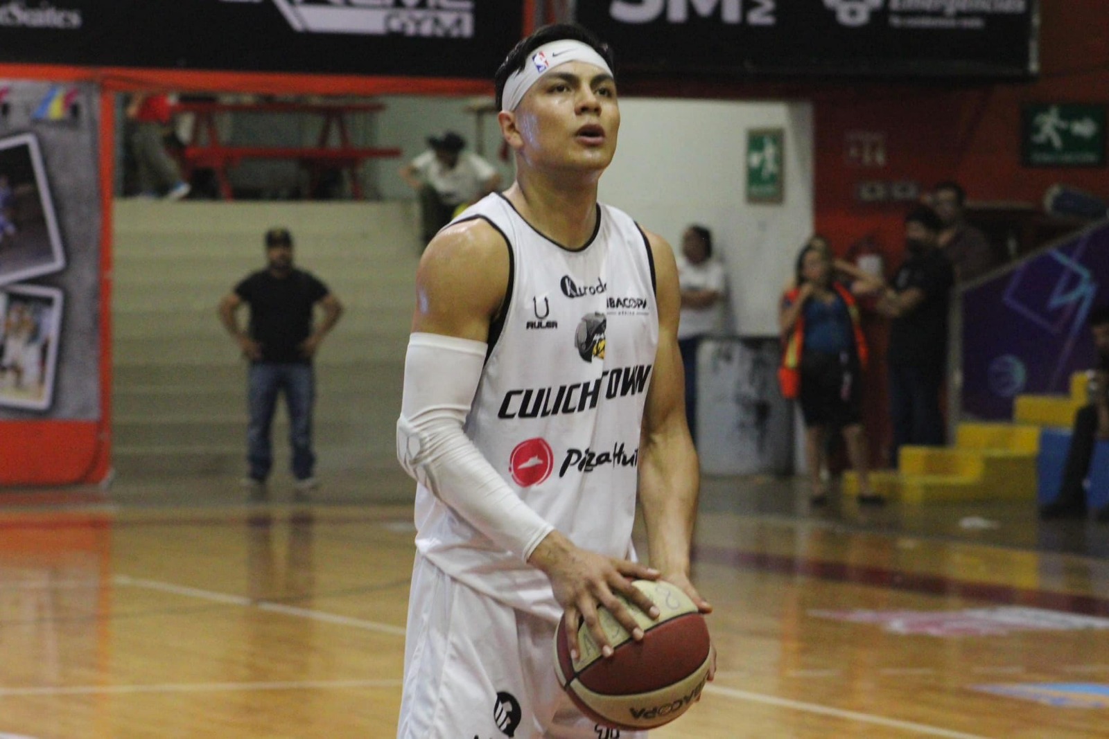 Juan Contreras destaca con Caballeros - NTR Zacatecas