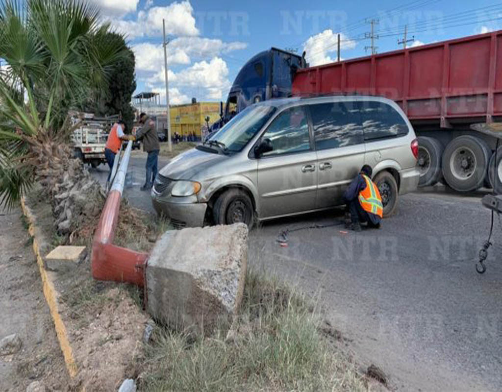 Conductor Derriba Poste De Luz Ntr Zacatecas