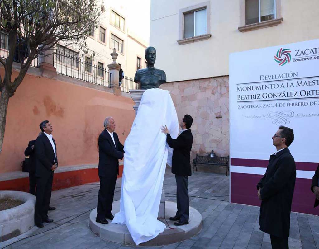 Develan monumento a Beatriz González Ortega - NTR Zacatecas