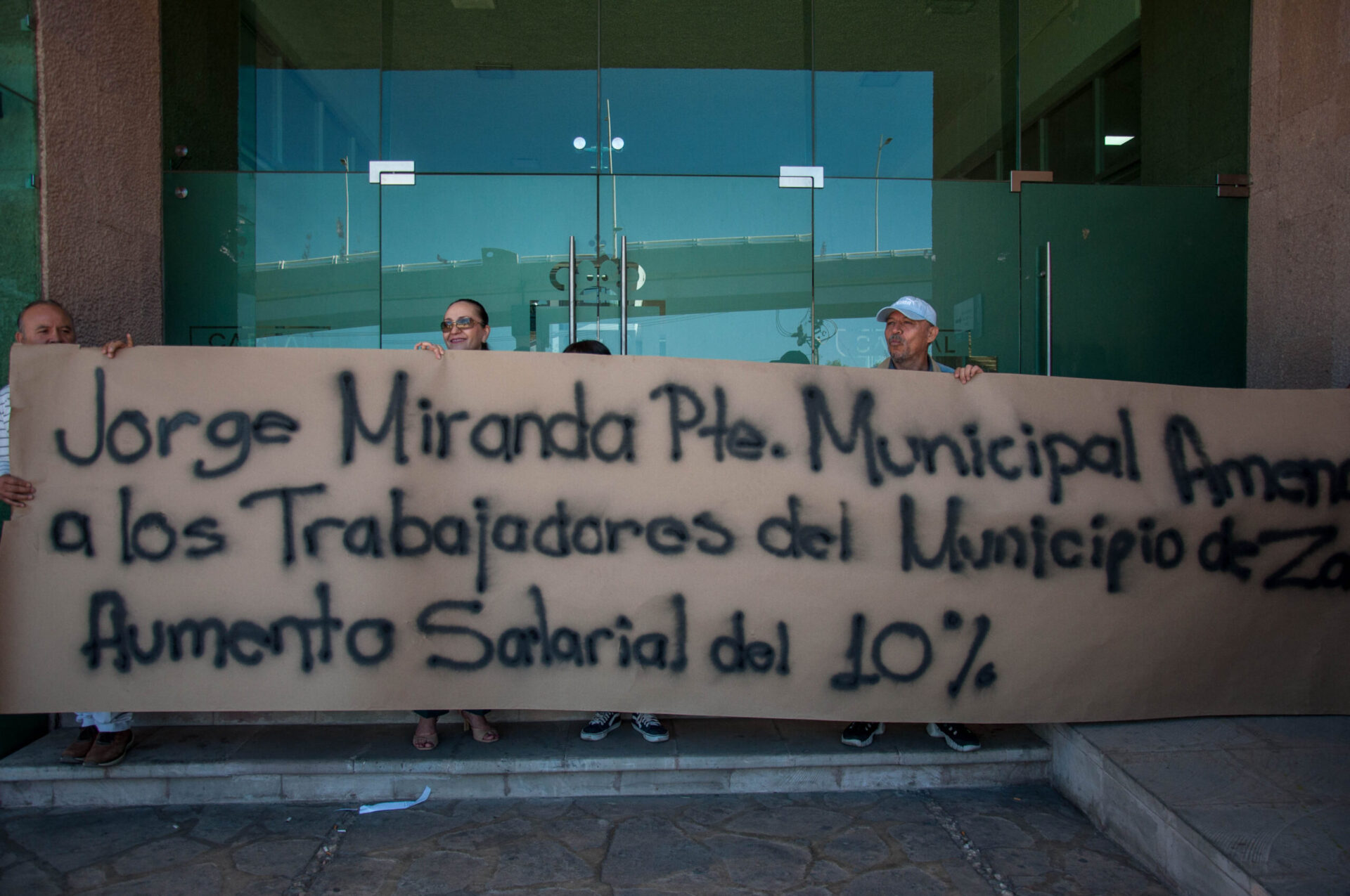 Toma SITEZ ayuntamiento de la capital; exige aumento salarial - NTR ...