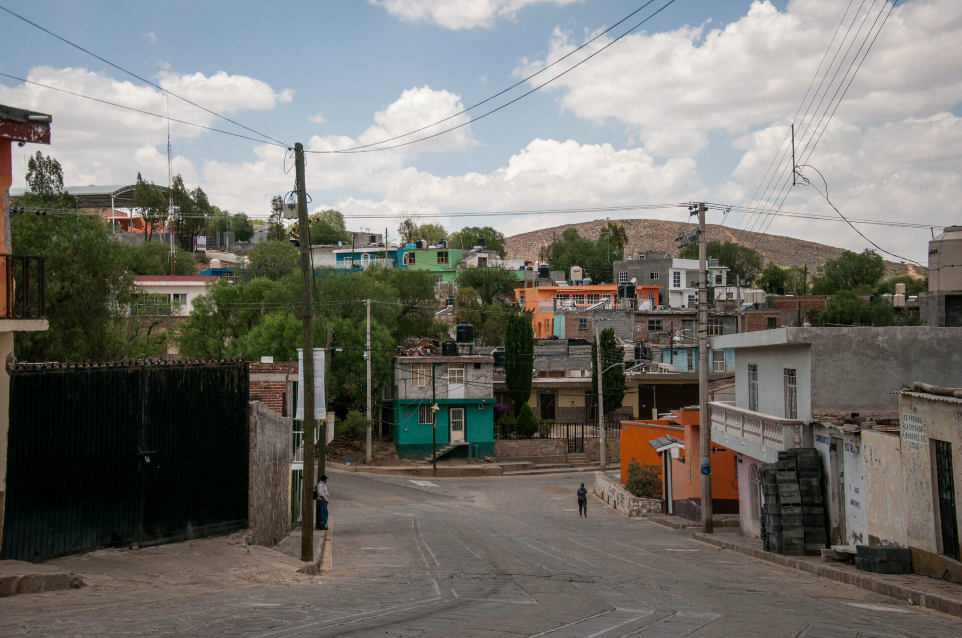 A oscuras, tras poste mal colocado en Pánuco - NTR Zacatecas