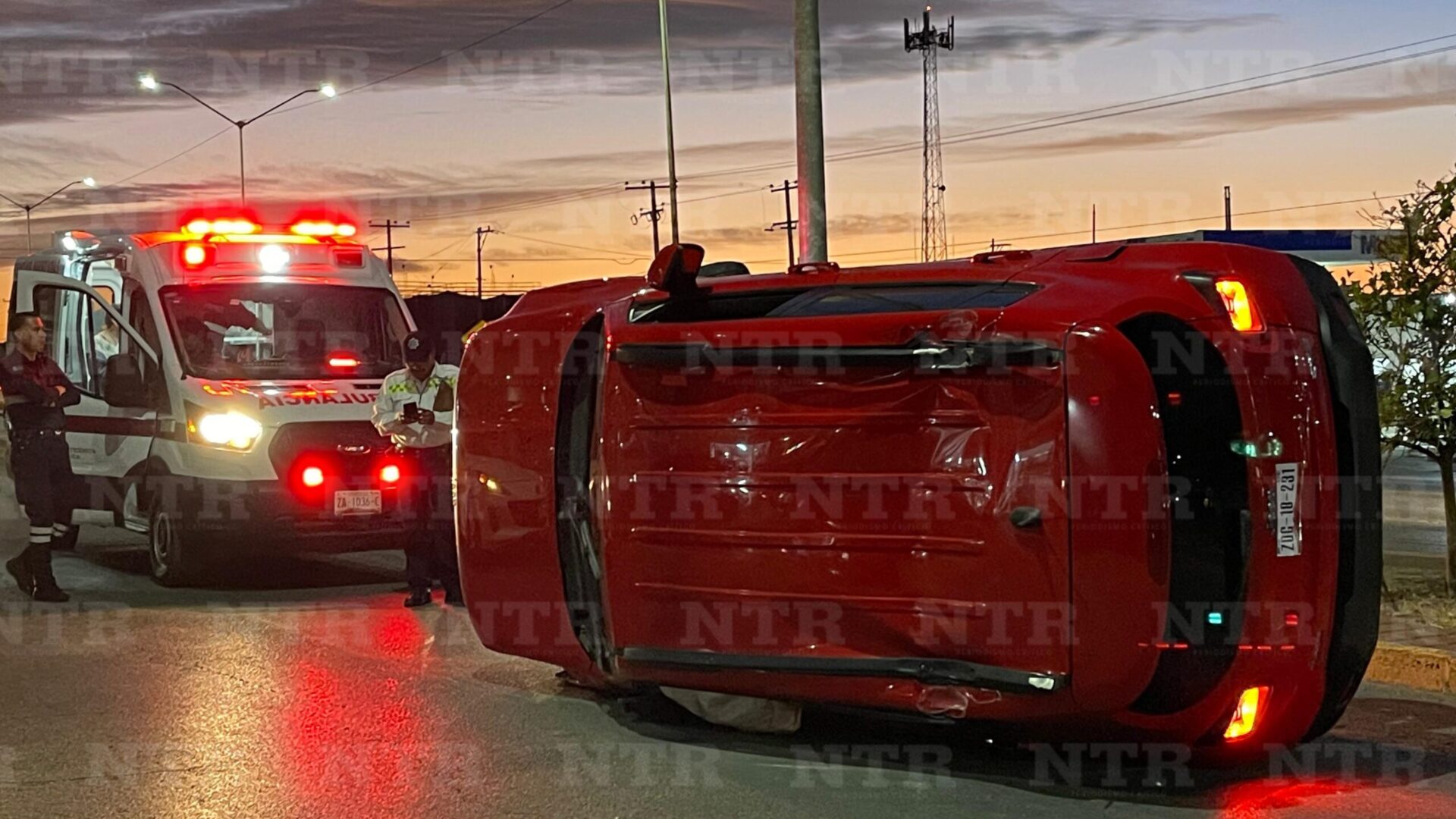 Deja daños materiales volcadura en la Enrique Estrada - NTR Zacatecas